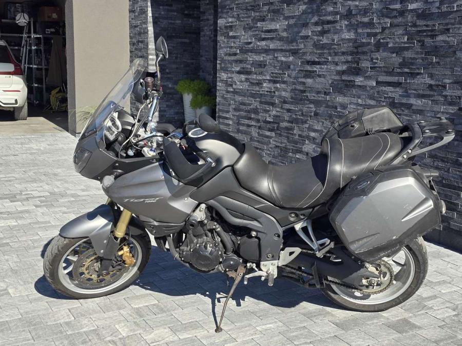 Grey Triumph Tiger 2010 in Taurage, with an engine capacity of 1.05 L and mileage of 57 thousand km for 3500 €, photo 4 on AUTOMOTO.COM.LV