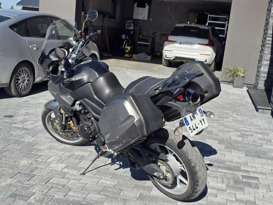 Grey Triumph Tiger 2010 in Taurage, with an engine capacity of 1.05 L and mileage of 57 thousand km for 3500 €, photo 5 on AUTOMOTO.COM.LV