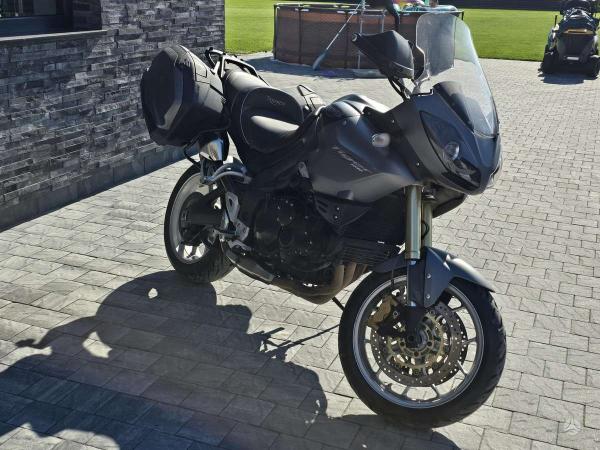 Grey Triumph Tiger 2010 in Taurage, with an engine capacity of 1.05 L and mileage of 57 thousand km for 3500 €, photo 6 on AUTOMOTO.COM.LV
