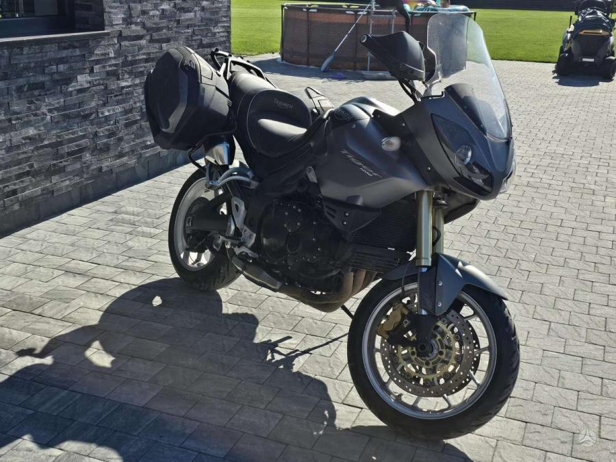 Grey Triumph Tiger 2010 in Taurage, with an engine capacity of 1.05 L and mileage of 57 thousand km for 3500 €, photo 7 on AUTOMOTO.COM.LV