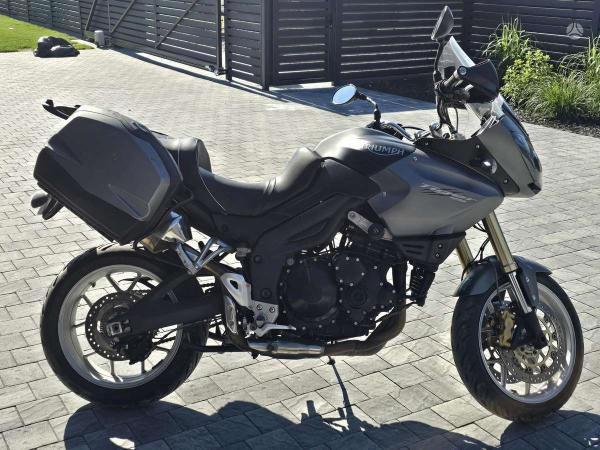 Grey Triumph Tiger 2010 in Taurage, with an engine capacity of 1.05 L and mileage of 57 thousand km for 3500 €, photo 7 on AUTOMOTO.COM.LV