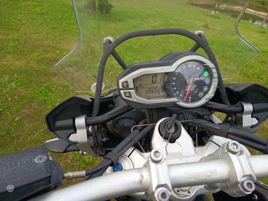 Pelēks Triumph Tiger 2015 Telšiai, ar dzinēja tilpumu 1.22 L un nobraukumu 40 tūkst. km par 5350 €, foto 10 vietnē AUTOMOTO.COM.LV