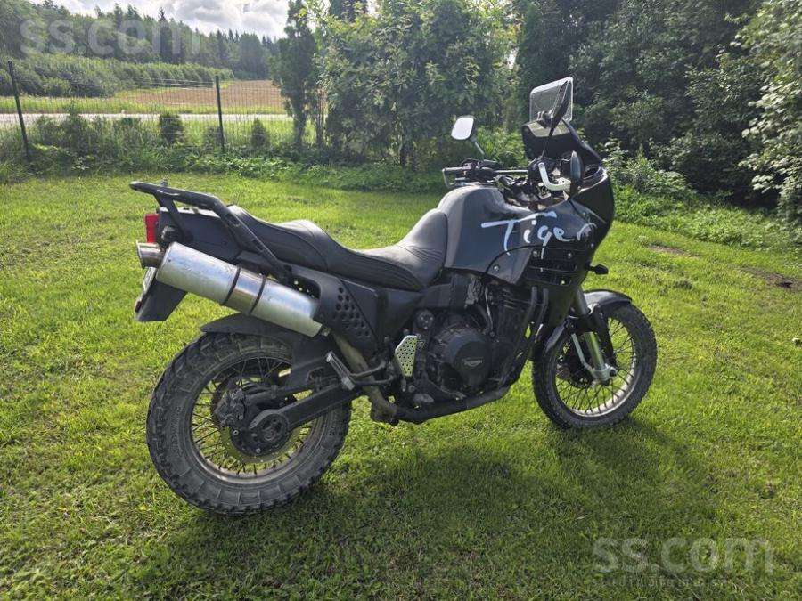 Triumph Tiger 1997 in Tukums, with an engine capacity of 0.90 L and mileage of 0 thousand km for 1500 €, photo 6 on AUTOMOTO.COM.LV