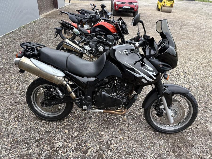 Triumph Tiger 1999 in Kelme, with an engine capacity of 0.96 L and mileage of 52 thousand km for 1230 €, photo 3 on AUTOMOTO.COM.LV
