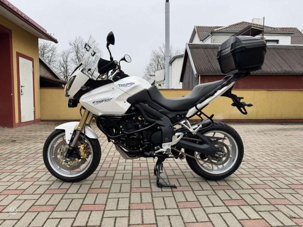 Triumph Tiger 2009 Tauragė, ar dzinēja tilpumu 1.05 L un nobraukumu 98 tūkst. km par 3100 €, foto 2 vietnē AUTOMOTO.COM.LV