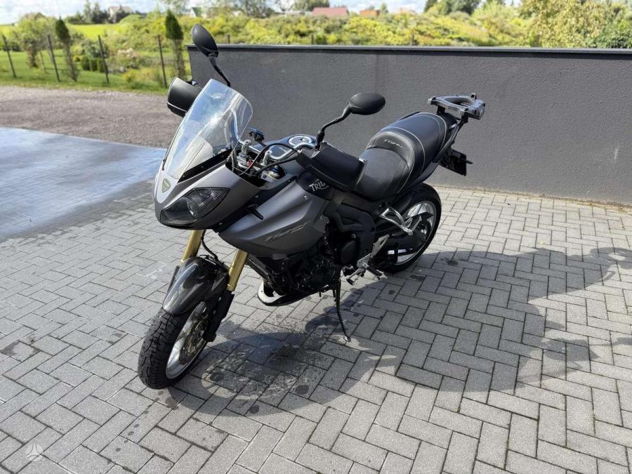 Triumph Tiger 2010 Plungė, ar dzinēja tilpumu 1.05 L un nobraukumu 58 tūkst. km par 3200 €, foto 4 vietnē AUTOMOTO.COM.LV