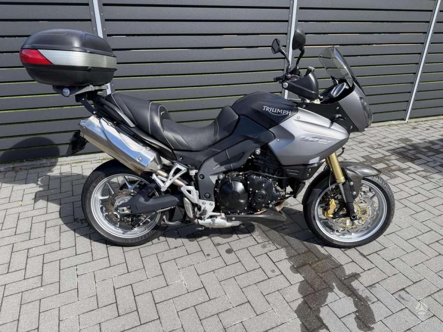 Triumph Tiger 2010 Plungė, ar dzinēja tilpumu 1.05 L un nobraukumu 58 tūkst. km par 3200 €, foto 5 vietnē AUTOMOTO.COM.LV