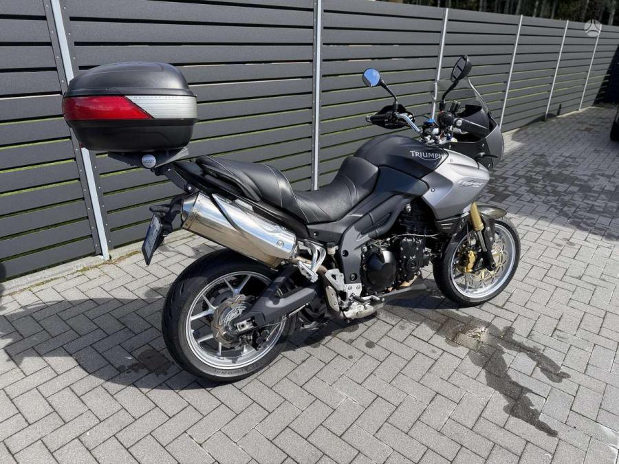 Triumph Tiger 2010 Plungė, ar dzinēja tilpumu 1.05 L un nobraukumu 58 tūkst. km par 3200 €, foto 8 vietnē AUTOMOTO.COM.LV