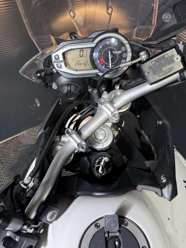 Triumph Tiger 2012 in Taurage, with an engine capacity of 0.80 L and mileage of 24 thousand km for 2990 €, photo 6 on AUTOMOTO.COM.LV