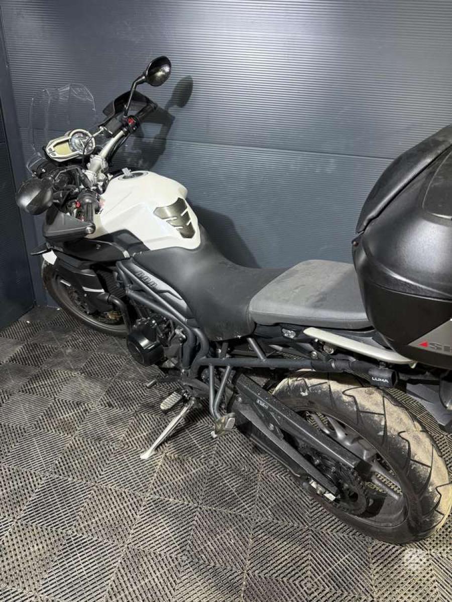 Triumph Tiger 2012 in Taurage, with an engine capacity of 0.80 L and mileage of 24 thousand km for 2990 €, photo 9 on AUTOMOTO.COM.LV