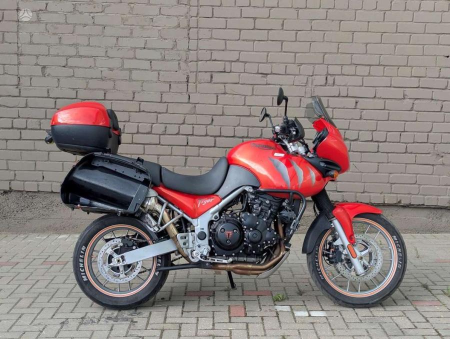 Oranžs Triumph Tiger 2005 Kauņa, ar dzinēja tilpumu 0.96 L un nobraukumu 34 tūkst. km par 2300 €, foto 4 vietnē AUTOMOTO.COM.LV