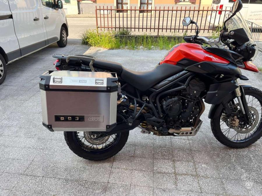 Sarkans Triumph Tiger 2011 Panevēža, ar dzinēja tilpumu 0.80 L un nobraukumu 45 tūkst. km par 4900 €, foto 1 vietnē AUTOMOTO.COM.LV