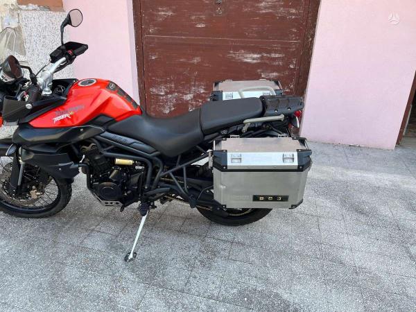 Sarkans Triumph Tiger 2011 Panevēža, ar dzinēja tilpumu 0.80 L un nobraukumu 45 tūkst. km par 4900 €, foto 2 vietnē AUTOMOTO.COM.LV