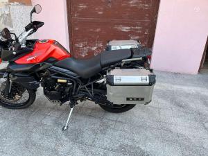 Sarkans Triumph Tiger 2011 Panevēža, ar dzinēja tilpumu 0.80 L un nobraukumu 45 tūkst. km par 4900 €, foto 2 vietnē AUTOMOTO.COM.LV