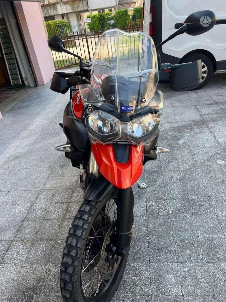 Sarkans Triumph Tiger 2011 Panevēža, ar dzinēja tilpumu 0.80 L un nobraukumu 45 tūkst. km par 4900 €, foto 5 vietnē AUTOMOTO.COM.LV