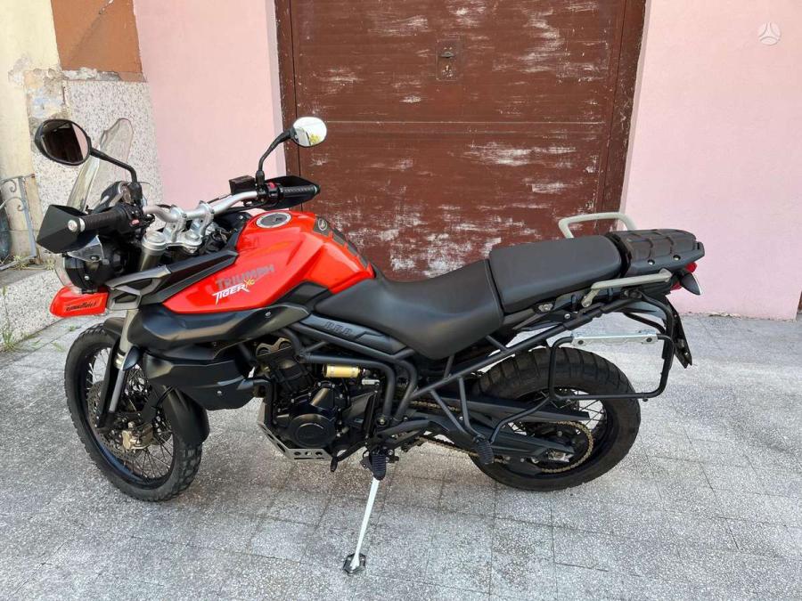Sarkans Triumph Tiger 2011 Panevēža, ar dzinēja tilpumu 0.80 L un nobraukumu 45 tūkst. km par 4900 €, foto 9 vietnē AUTOMOTO.COM.LV
