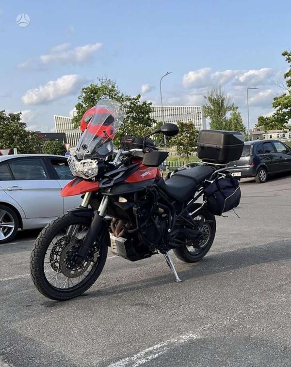 Red Triumph Tiger 2012 in Moletai, with an engine capacity of 0.80 L and mileage of 120 thousand km for 4200 €, photo 1 on AUTOMOTO.COM.LV