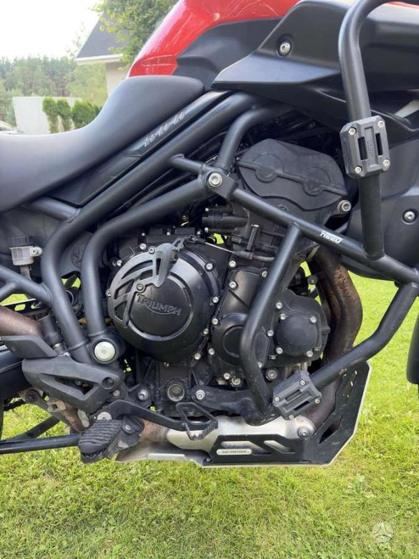 Red Triumph Tiger 2012 in Moletai, with an engine capacity of 0.80 L and mileage of 120 thousand km for 4200 €, photo 8 on AUTOMOTO.COM.LV