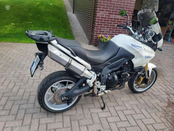 Balts Triumph Tiger 2008 Viļņa, ar dzinēja tilpumu 1.05 L un nobraukumu 79 tūkst. km par 3200 €, foto 2 vietnē AUTOMOTO.COM.LV