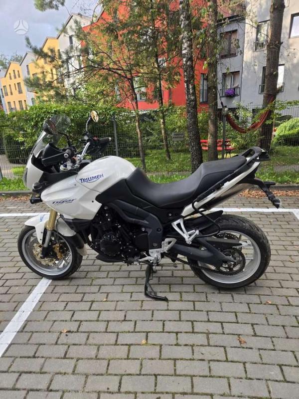 Balts Triumph Tiger 2008 Viļņa, ar dzinēja tilpumu 1.05 L un nobraukumu 41 tūkst. km par 3000 €, foto 1 vietnē AUTOMOTO.COM.LV