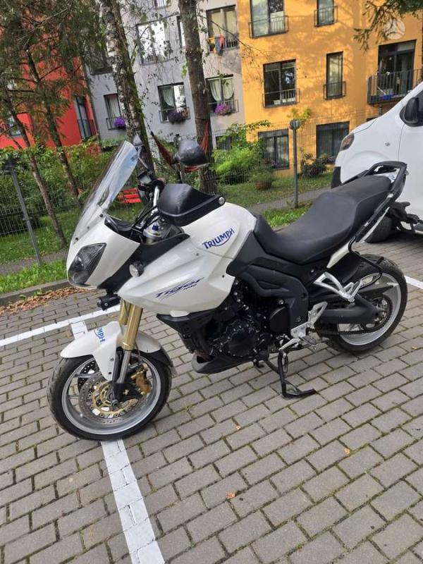 Balts Triumph Tiger 2008 Viļņa, ar dzinēja tilpumu 1.05 L un nobraukumu 41 tūkst. km par 3000 €, foto 2 vietnē AUTOMOTO.COM.LV