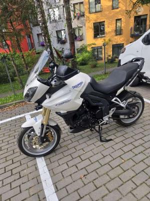 Balts Triumph Tiger 2008 Viļņa, ar dzinēja tilpumu 1.05 L un nobraukumu 41 tūkst. km par 3000 €, foto 3 vietnē AUTOMOTO.COM.LV