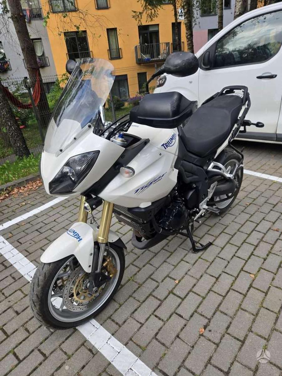 Balts Triumph Tiger 2008 Viļņa, ar dzinēja tilpumu 1.05 L un nobraukumu 41 tūkst. km par 3000 €, foto 4 vietnē AUTOMOTO.COM.LV