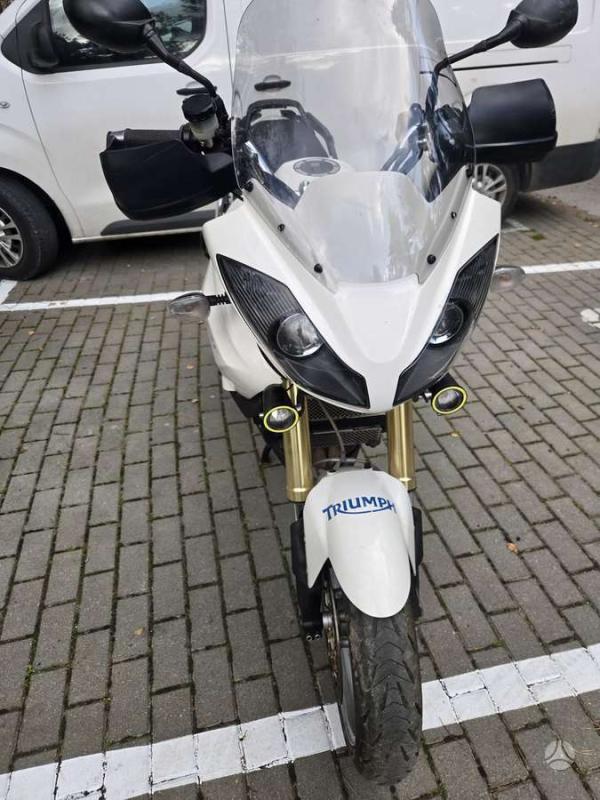 Balts Triumph Tiger 2008 Viļņa, ar dzinēja tilpumu 1.05 L un nobraukumu 41 tūkst. km par 3000 €, foto 5 vietnē AUTOMOTO.COM.LV