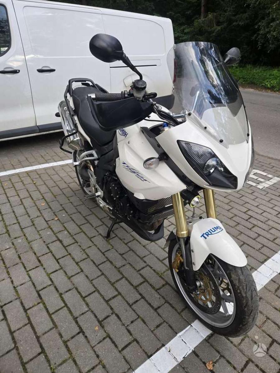 Balts Triumph Tiger 2008 Viļņa, ar dzinēja tilpumu 1.05 L un nobraukumu 41 tūkst. km par 3000 €, foto 7 vietnē AUTOMOTO.COM.LV