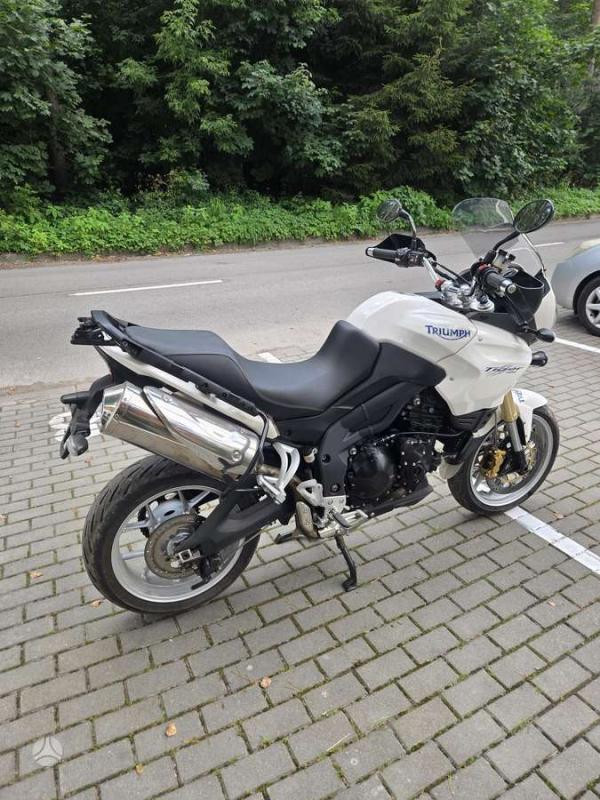 Balts Triumph Tiger 2008 Viļņa, ar dzinēja tilpumu 1.05 L un nobraukumu 41 tūkst. km par 3000 €, foto 8 vietnē AUTOMOTO.COM.LV