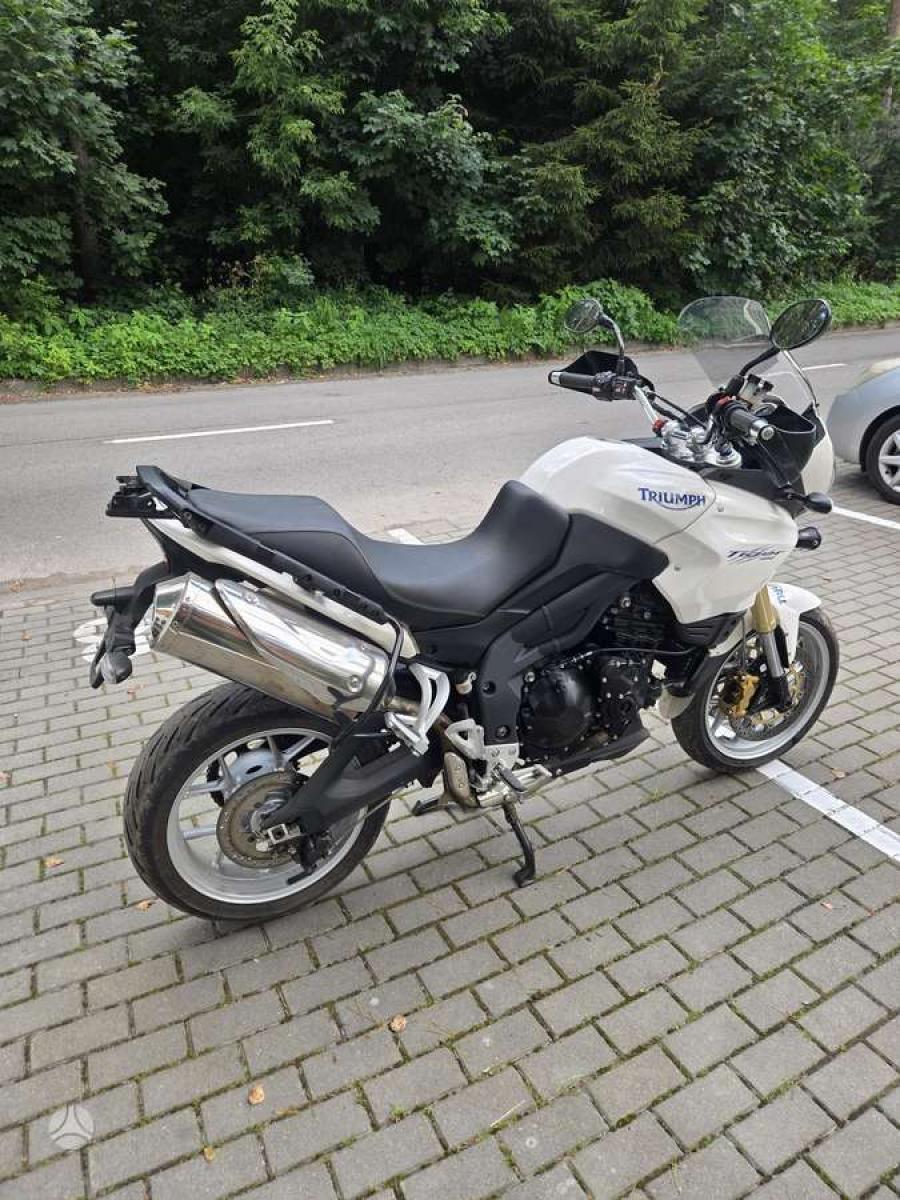 Balts Triumph Tiger 2008 Viļņa, ar dzinēja tilpumu 1.05 L un nobraukumu 41 tūkst. km par 3000 €, foto 9 vietnē AUTOMOTO.COM.LV