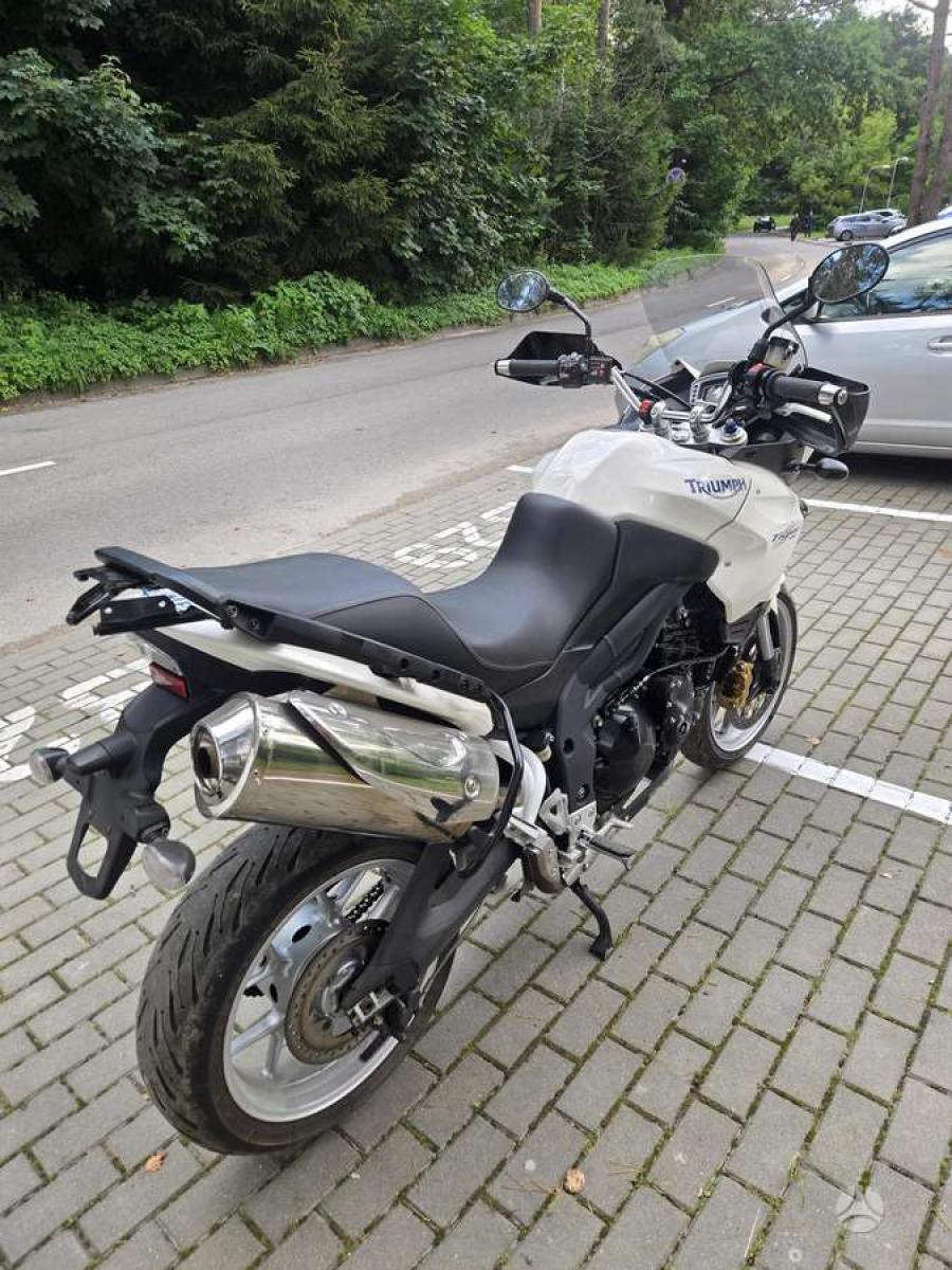 Balts Triumph Tiger 2008 Viļņa, ar dzinēja tilpumu 1.05 L un nobraukumu 41 tūkst. km par 3000 €, foto 11 vietnē AUTOMOTO.COM.LV