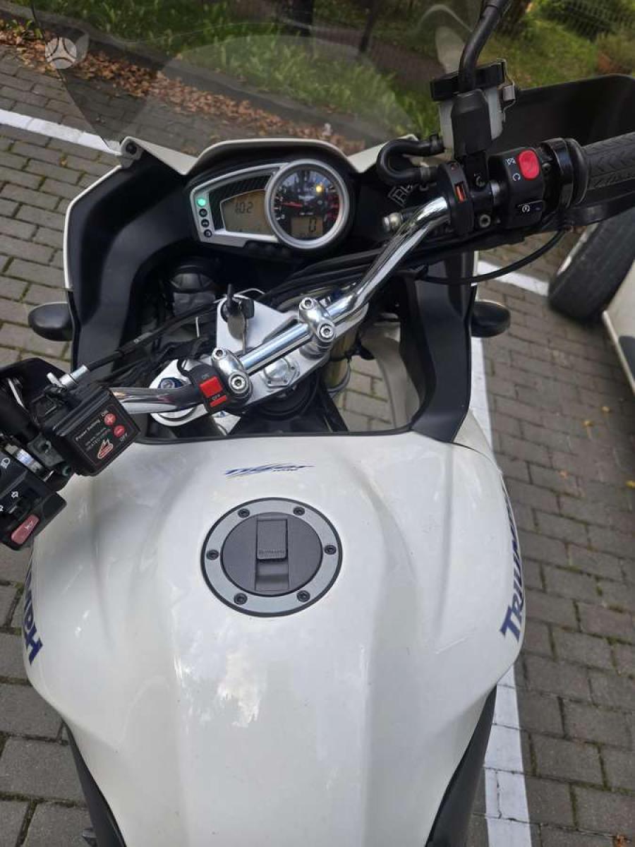 Balts Triumph Tiger 2008 Viļņa, ar dzinēja tilpumu 1.05 L un nobraukumu 41 tūkst. km par 3000 €, foto 19 vietnē AUTOMOTO.COM.LV
