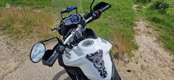 Balts Triumph Tiger 2011 Viļņa, ar dzinēja tilpumu 0.80 L un nobraukumu 56 tūkst. km par 4999 €, foto 6 vietnē AUTOMOTO.COM.LV