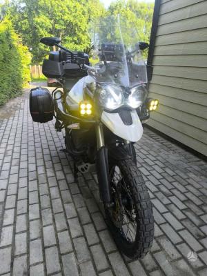 White Triumph Tiger 2012 in Taurage, with an engine capacity of 0.80 L and mileage of 55 thousand km for 4999 €, photo 5 on AUTOMOTO.COM.LV
