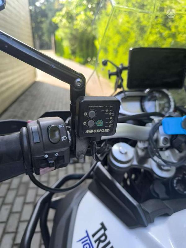 White Triumph Tiger 2012 in Taurage, with an engine capacity of 0.80 L and mileage of 55 thousand km for 4999 €, photo 10 on AUTOMOTO.COM.LV
