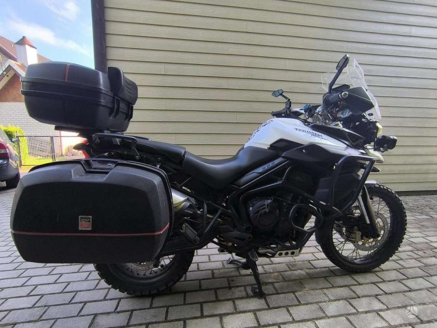 White Triumph Tiger 2012 in Taurage, with an engine capacity of 0.80 L and mileage of 55 thousand km for 4999 €, photo 13 on AUTOMOTO.COM.LV