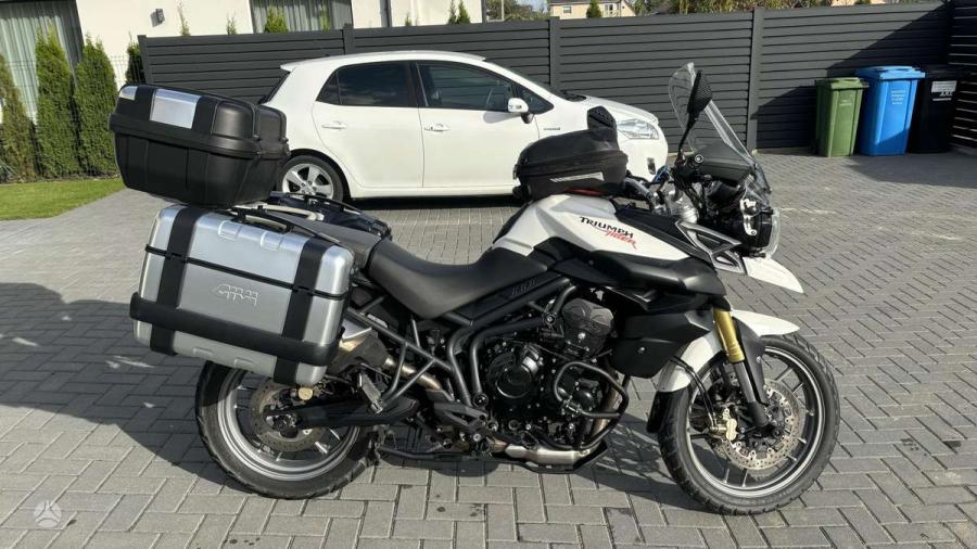 Balts Triumph Tiger 2013 Viļņa, ar dzinēja tilpumu 0.80 L un nobraukumu 68 tūkst. km par 4900 €, foto 1 vietnē AUTOMOTO.COM.LV
