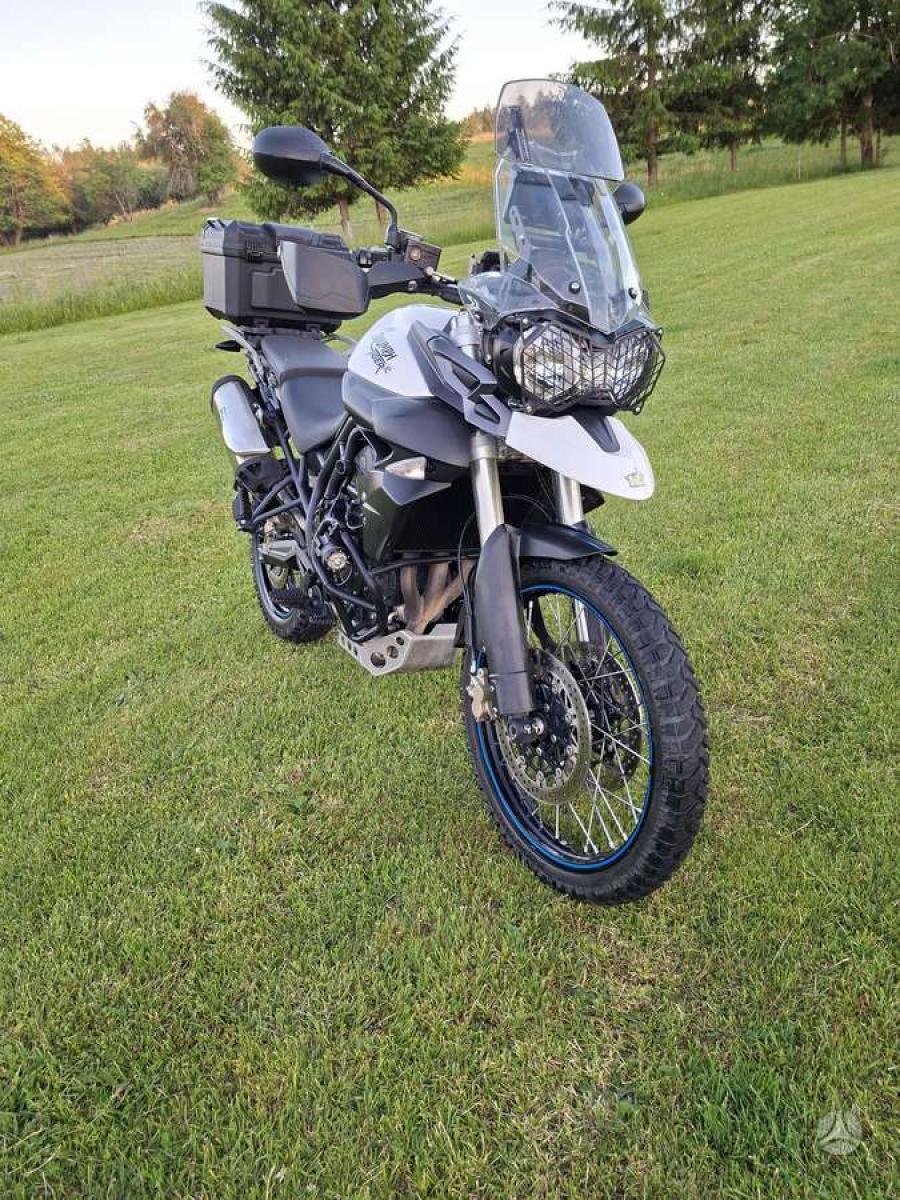 White Triumph Tiger 2013 in Silale, with an engine capacity of 0.80 L and mileage of 57 thousand km for 5300 €, photo 3 on AUTOMOTO.COM.LV