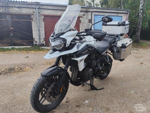 White Triumph Tiger 2020 in Silale, with an engine capacity of 1.22 L and mileage of 64 thousand km for 7000 €, photo 3 on AUTOMOTO.COM.LV