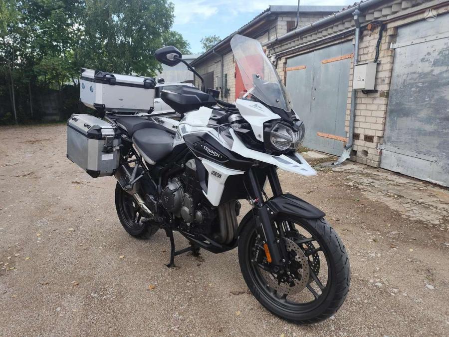 White Triumph Tiger 2020 in Silale, with an engine capacity of 1.22 L and mileage of 64 thousand km for 7000 €, photo 1 on AUTOMOTO.COM.LV