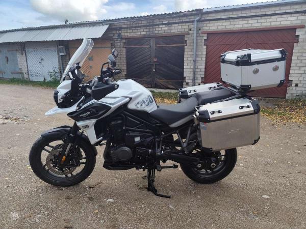 White Triumph Tiger 2020 in Silale, with an engine capacity of 1.22 L and mileage of 64 thousand km for 7000 €, photo 5 on AUTOMOTO.COM.LV