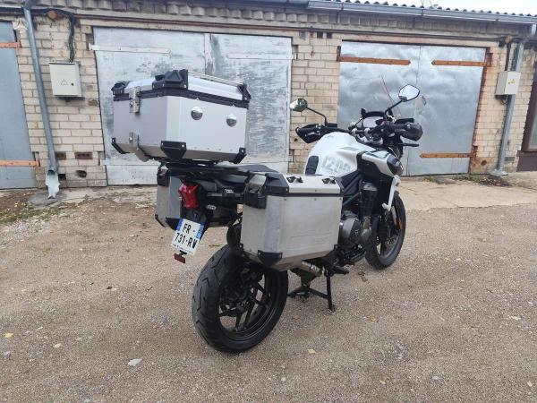 White Triumph Tiger 2020 in Silale, with an engine capacity of 1.22 L and mileage of 64 thousand km for 7000 €, photo 7 on AUTOMOTO.COM.LV