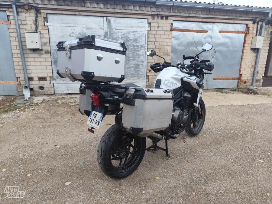 White Triumph Tiger 2020 in Silale, with an engine capacity of 1.22 L and mileage of 64 thousand km for 7000 €, photo 8 on AUTOMOTO.COM.LV
