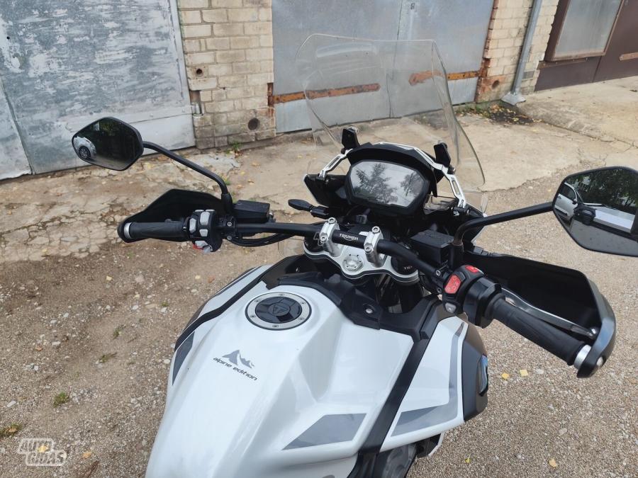 White Triumph Tiger 2020 in Silale, with an engine capacity of 1.22 L and mileage of 64 thousand km for 7000 €, photo 12 on AUTOMOTO.COM.LV