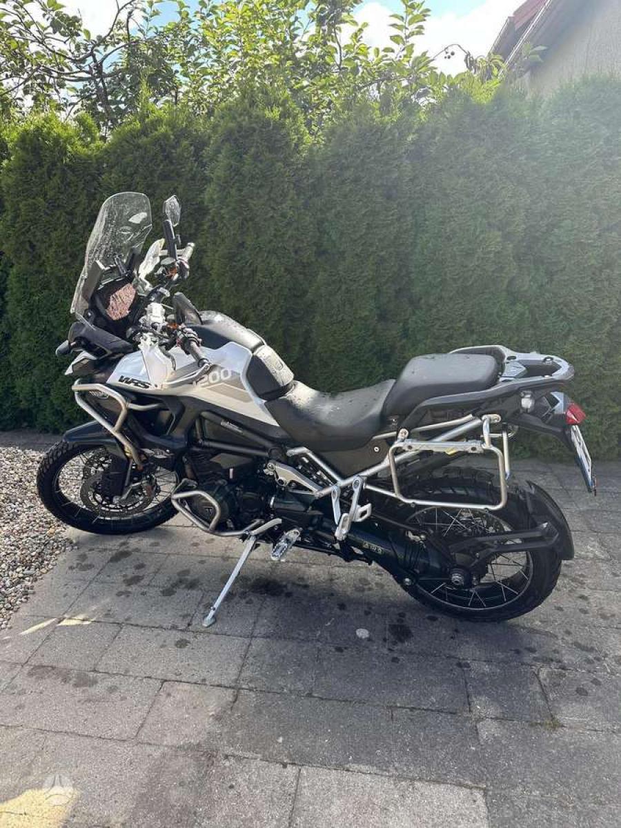 White Triumph Tiger 2023 in Mazeikiai, with an engine capacity of 1.16 L and mileage of 27 thousand km for 11495 €, photo 1 on AUTOMOTO.COM.LV