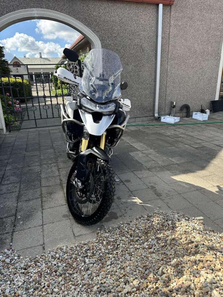 White Triumph Tiger 2023 in Mazeikiai, with an engine capacity of 1.16 L and mileage of 27 thousand km for 11495 €, photo 7 on AUTOMOTO.COM.LV