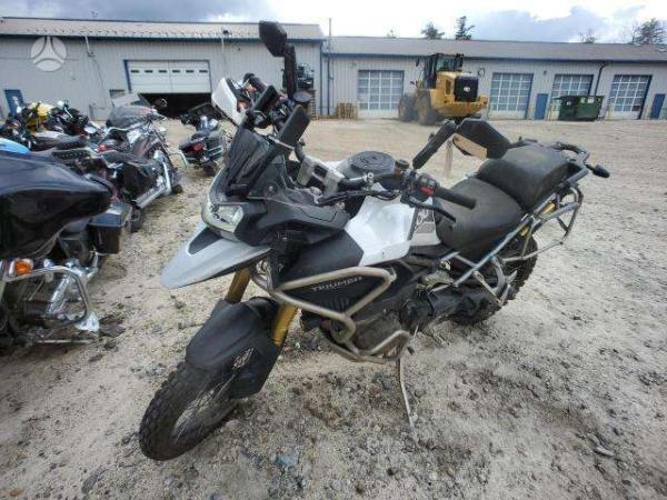 White Triumph Tiger 2023 in Mazeikiai, with an engine capacity of 1.16 L and mileage of 27 thousand km for 11495 €, photo 9 on AUTOMOTO.COM.LV