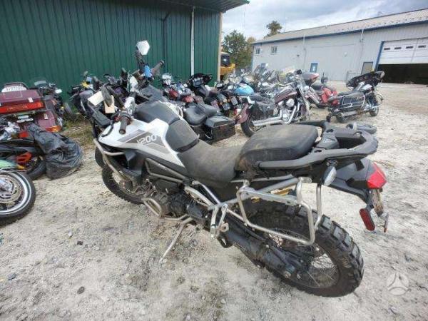White Triumph Tiger 2023 in Mazeikiai, with an engine capacity of 1.16 L and mileage of 27 thousand km for 11495 €, photo 10 on AUTOMOTO.COM.LV