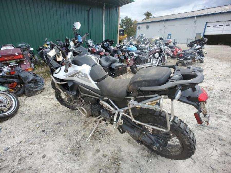 White Triumph Tiger 2023 in Mazeikiai, with an engine capacity of 1.16 L and mileage of 27 thousand km for 11495 €, photo 11 on AUTOMOTO.COM.LV